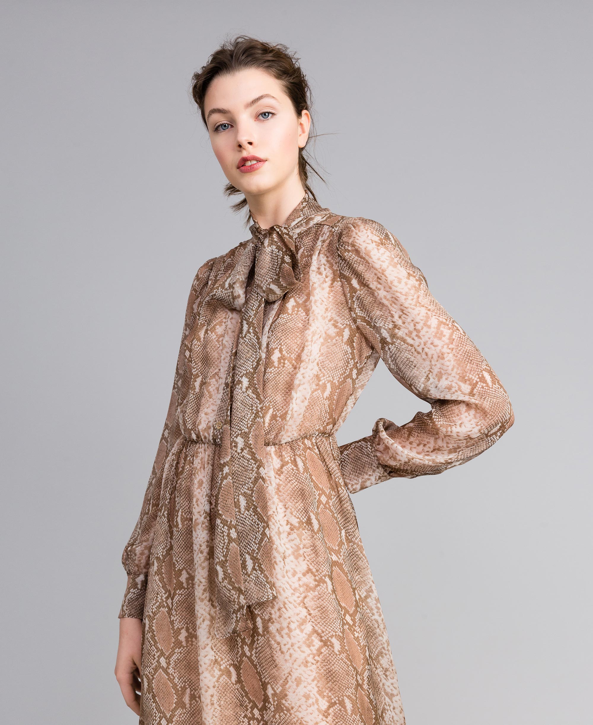 Abito lungo in chiffon di seta animalier