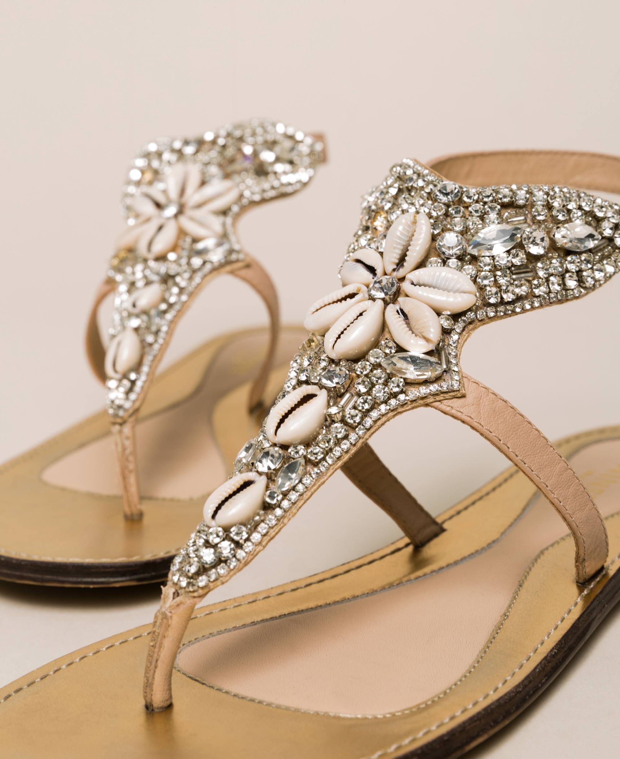 Flache Sandale aus Leder mit Stickerei Frau, Beige | TWINSET Milano