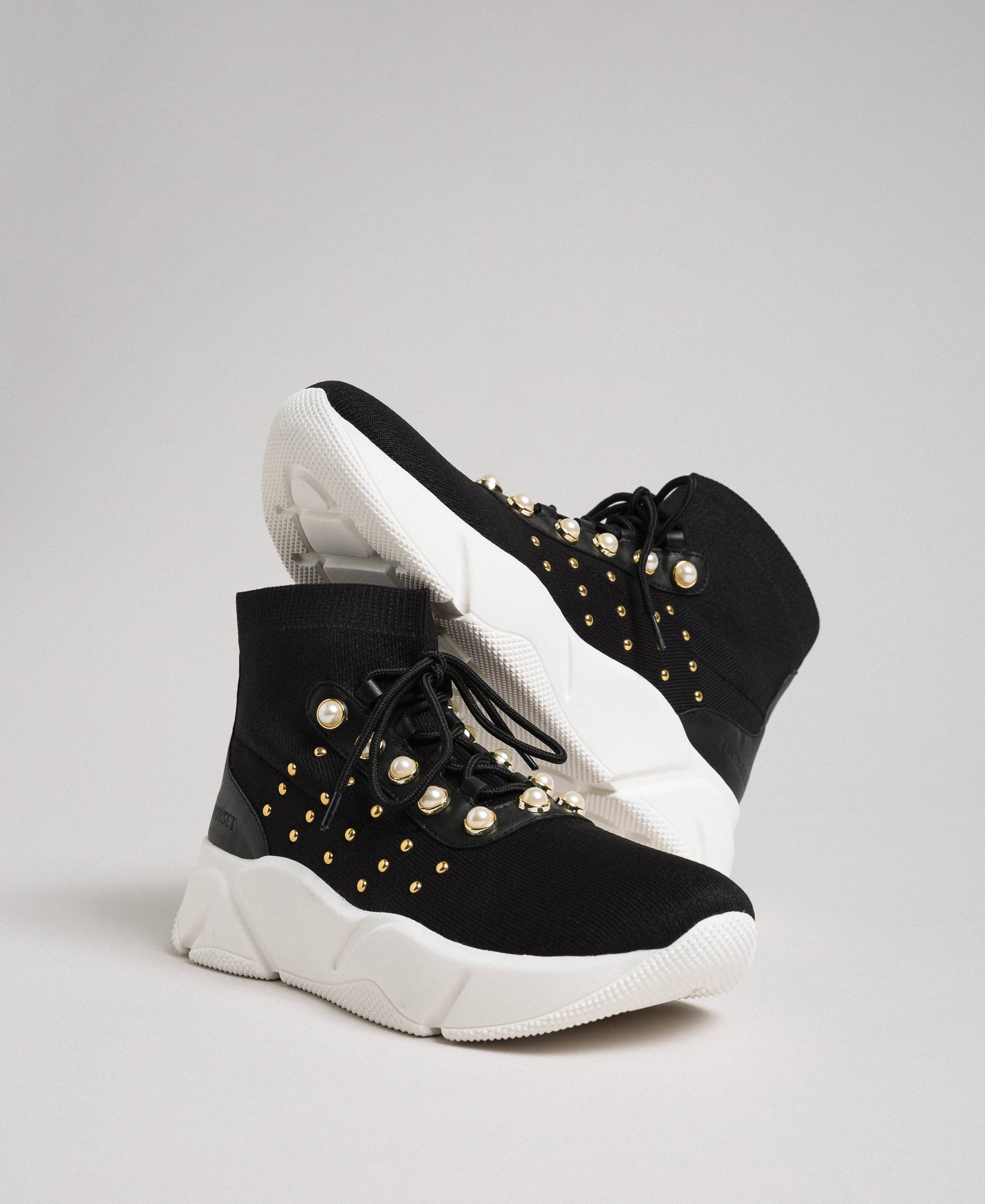 Scarpe running in maglia con perle e borchie