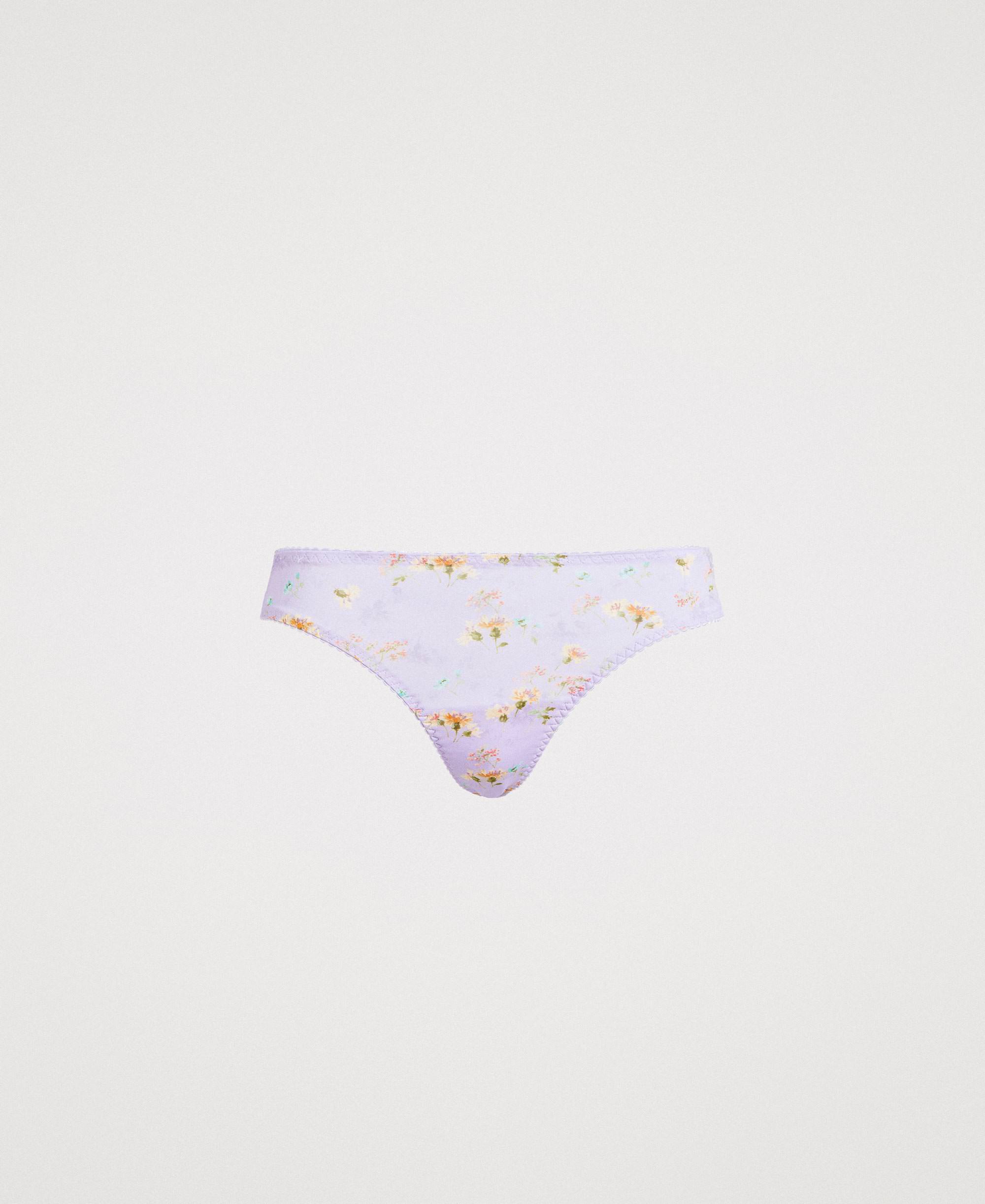 Floral g-strings with lace